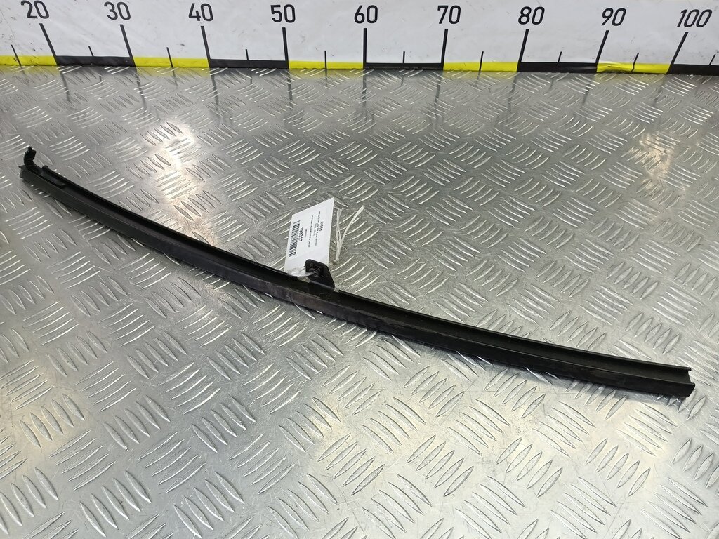 Направляющая стекла двери Б/У для MITSUBISHI LANCER IX рестайлинг (2005—2010) MR525721