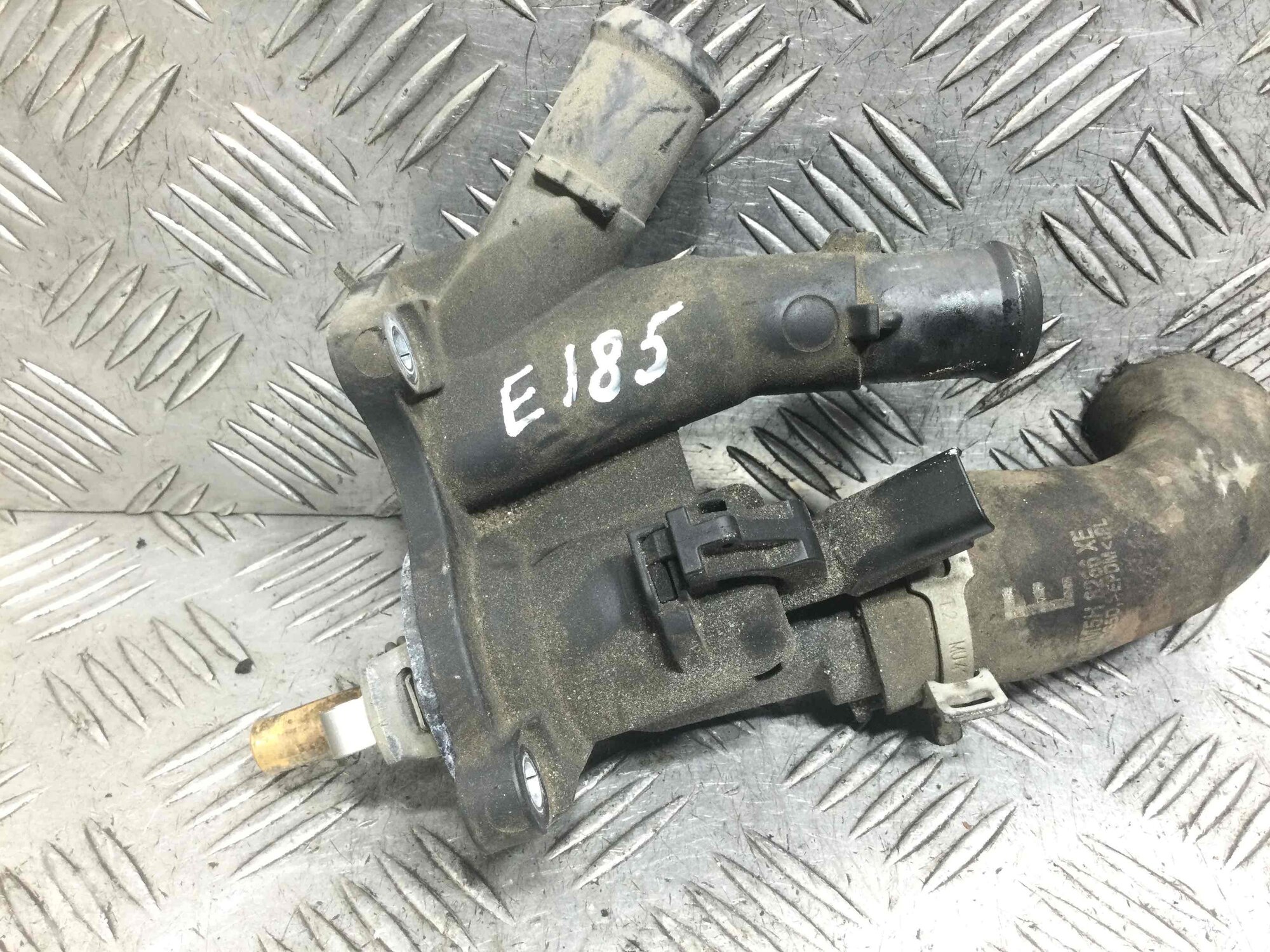 Б/У Корпус термостата Ford Focus 2 поколение (2005-2008) 2006 г.