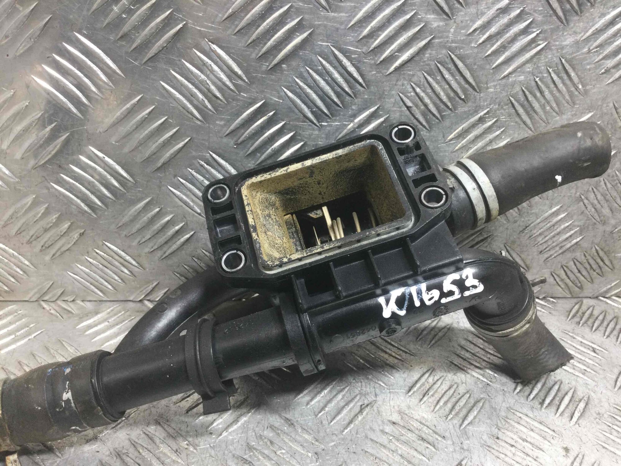 Б/У Корпус термостата Ford Focus 2 поколение (2005-2008) 2010 г.