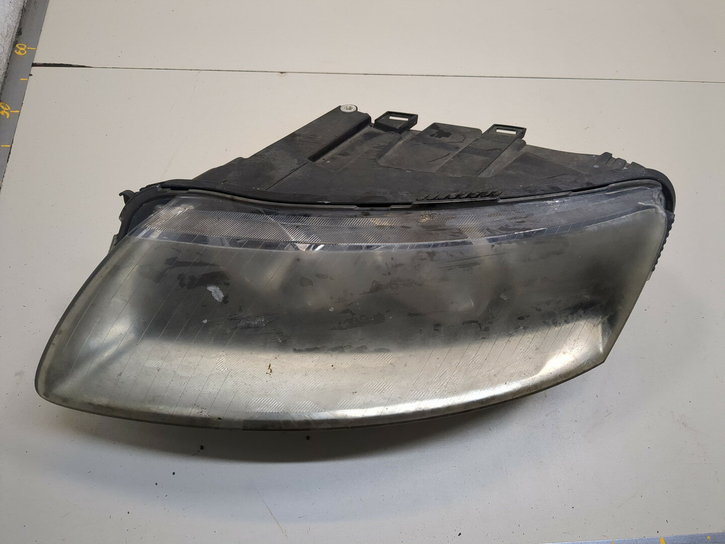 Фара (передняя) левая Audi A6 (C6) Б/У