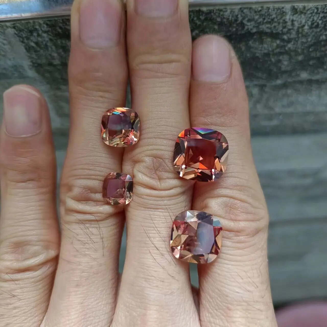 Цветной турецкий камень 9x9mm