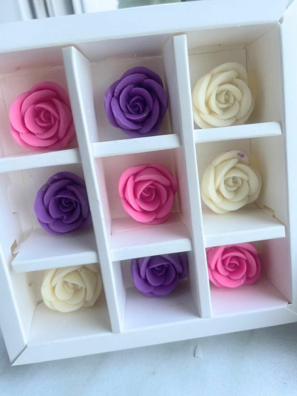 ТД НебыковА Сладкий подарок на 8 марта шоколадные розы в коробке, радужные, 9 шт