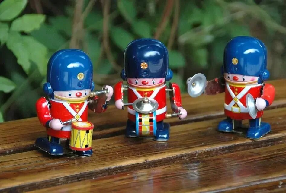 Заводные железные игрушки набор из 4 штук черный