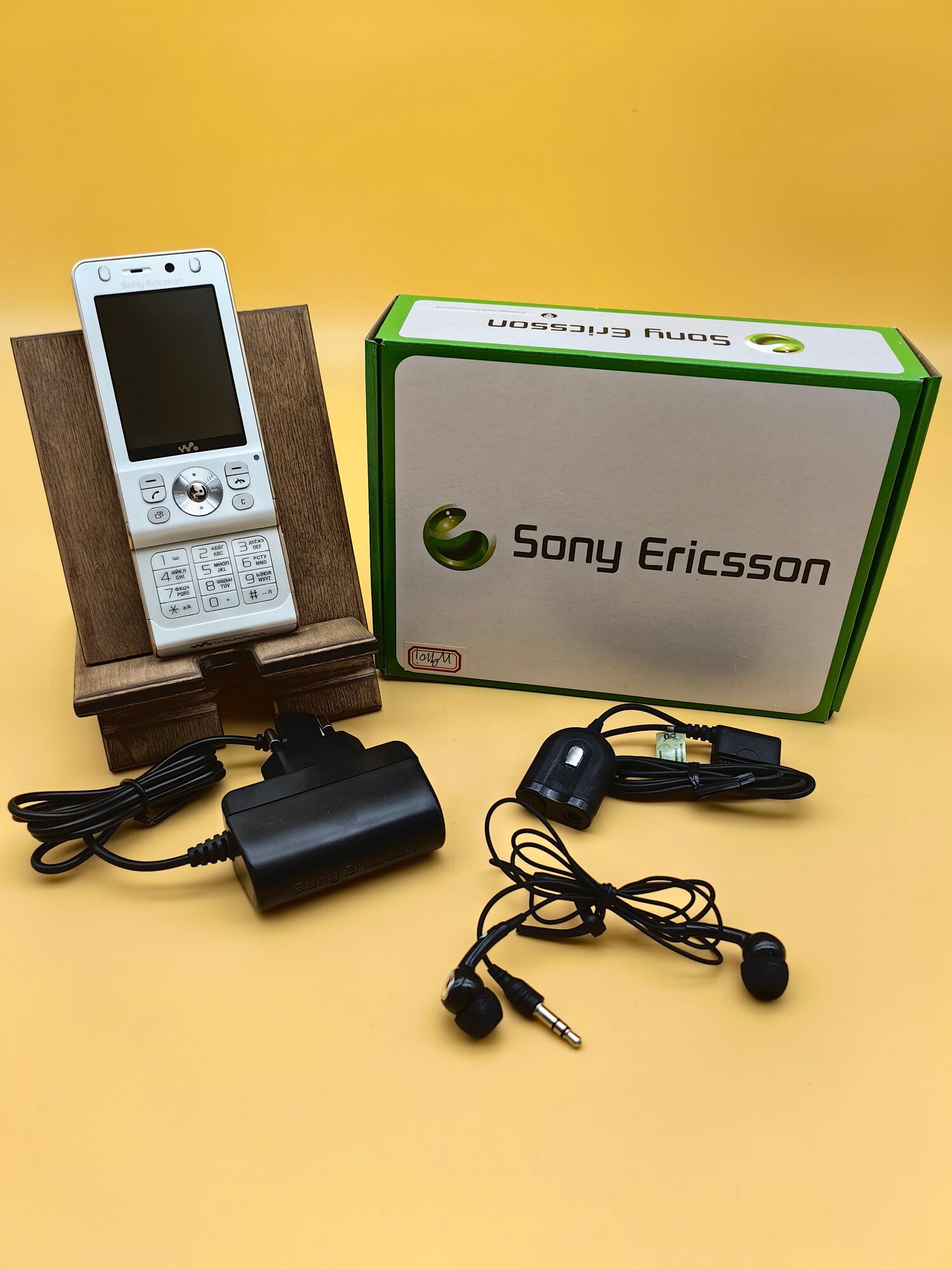 Мобильный кнопочный телефон слайдер Sony Ericsson W910i, Белый