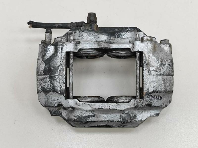 Суппорт передний левый Toyota Land Cruiser J100 1998-2002