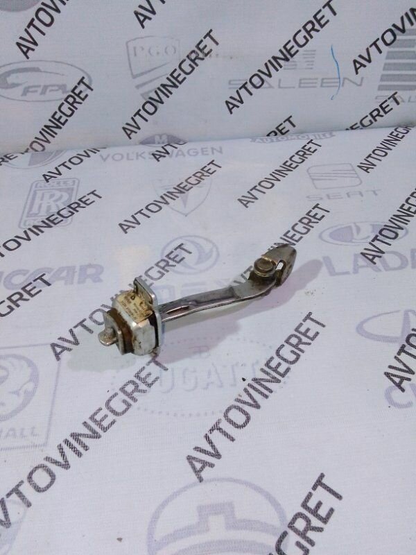 Ограничитель двери Chevrolet Niva Б/У с пробегом