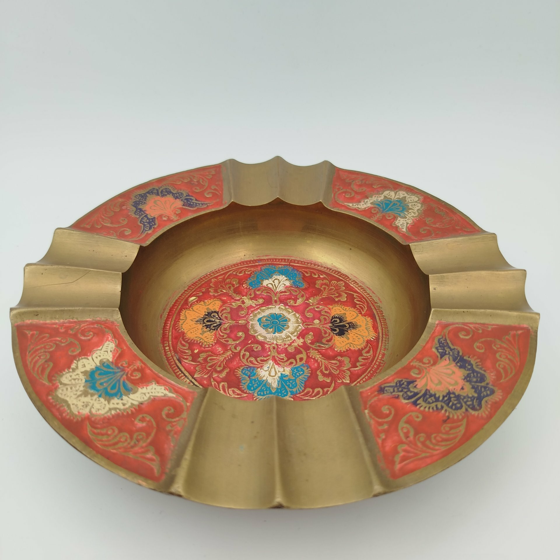 Пепельница с растительным декором в восточном стиле, латунь, эмали, Индия