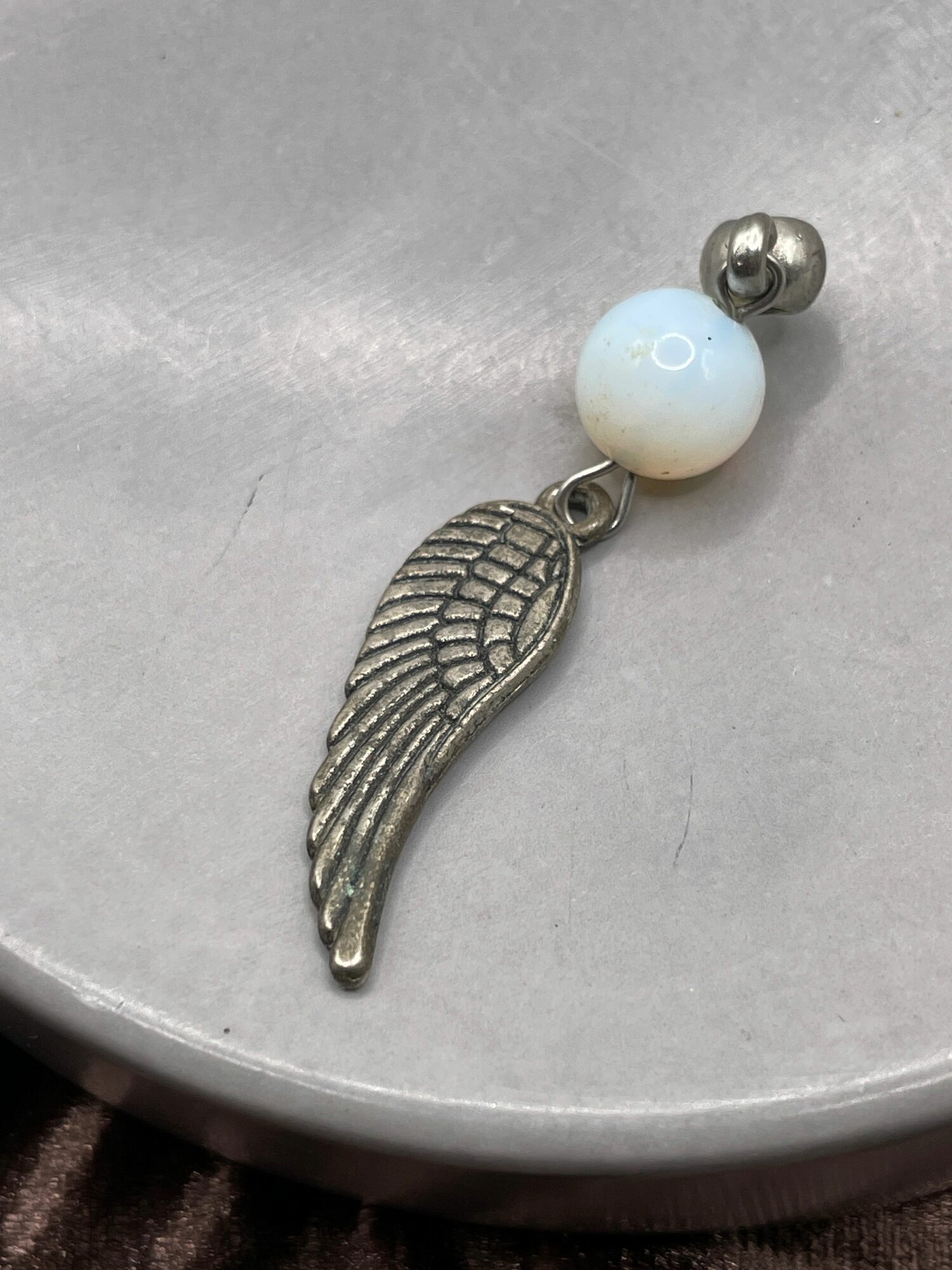 Винтажный кулон подвеска, опаловое стекло, крыло