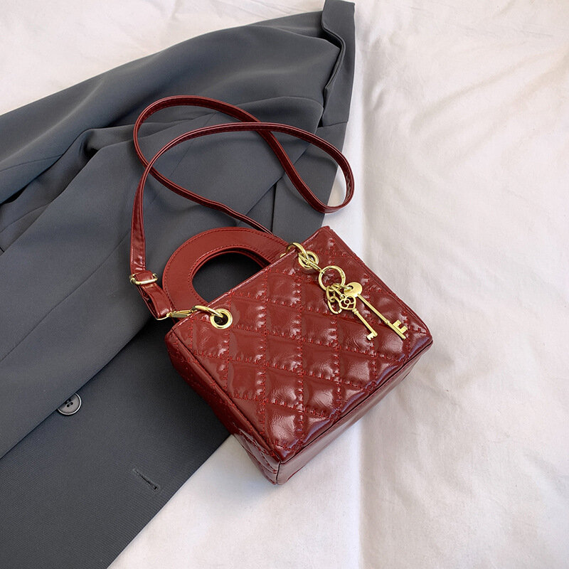 Нишевый дизайн, простая высококачественная текстура, женская сумка 2025 года, новая мода, универсальная сумка через плечо, кроссбоди