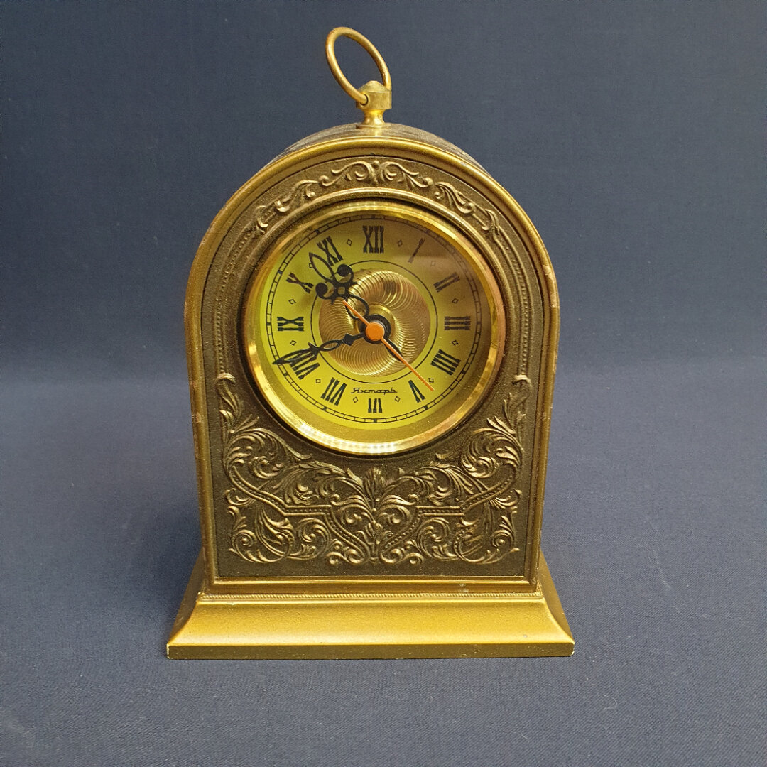 Часы настольные Янтарь, кварцевые, рабочие, пластик. Винтаж, СССР.