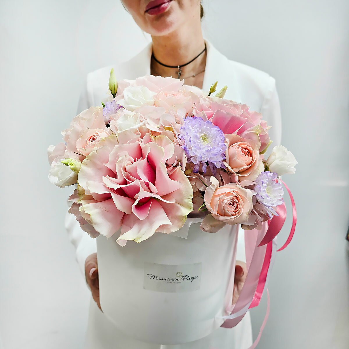 Букет Талисман Флора "Французские розы", 35см, в шляпной коробке, 10 цветов