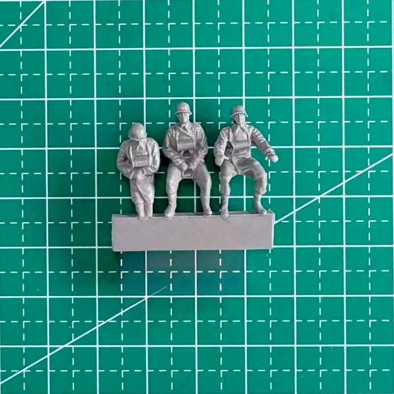 Набор для сборки модели мотоциклистов из смолы 1/72 3 фигурки