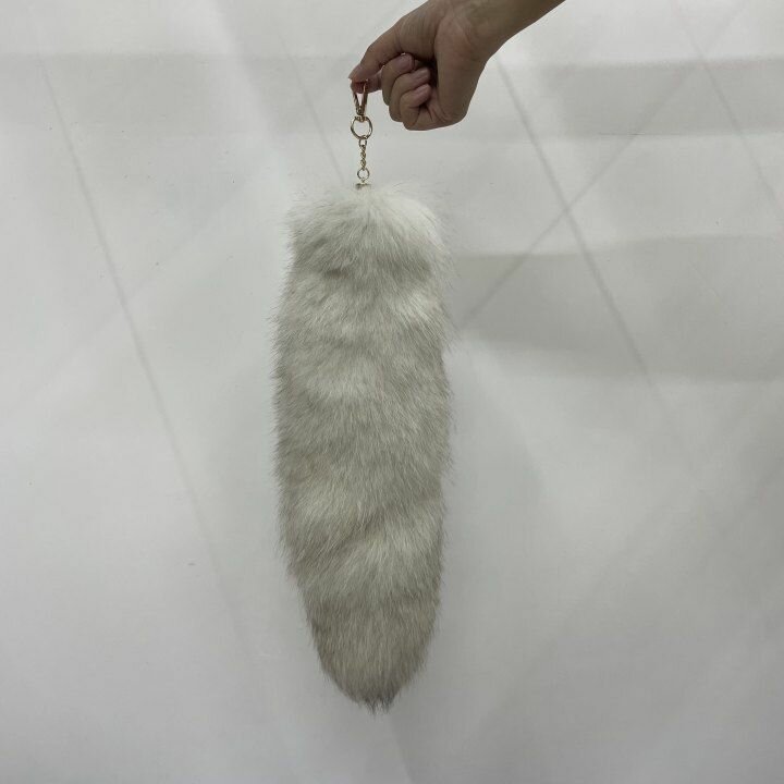 Хвост для квадробики на карабине серый белый длинный пушистый / кошка / для квд