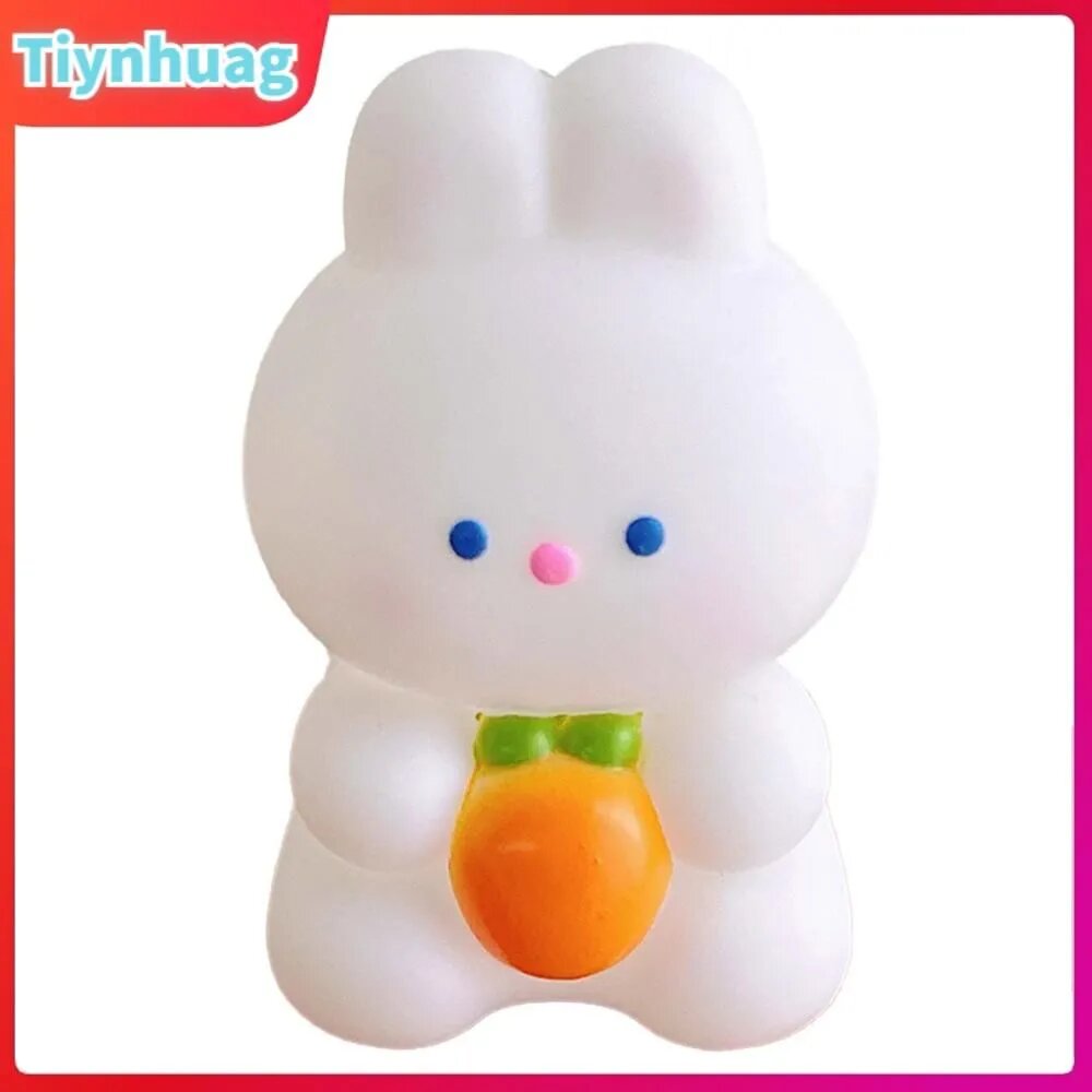 Банка с деньгами в виде милого кролика