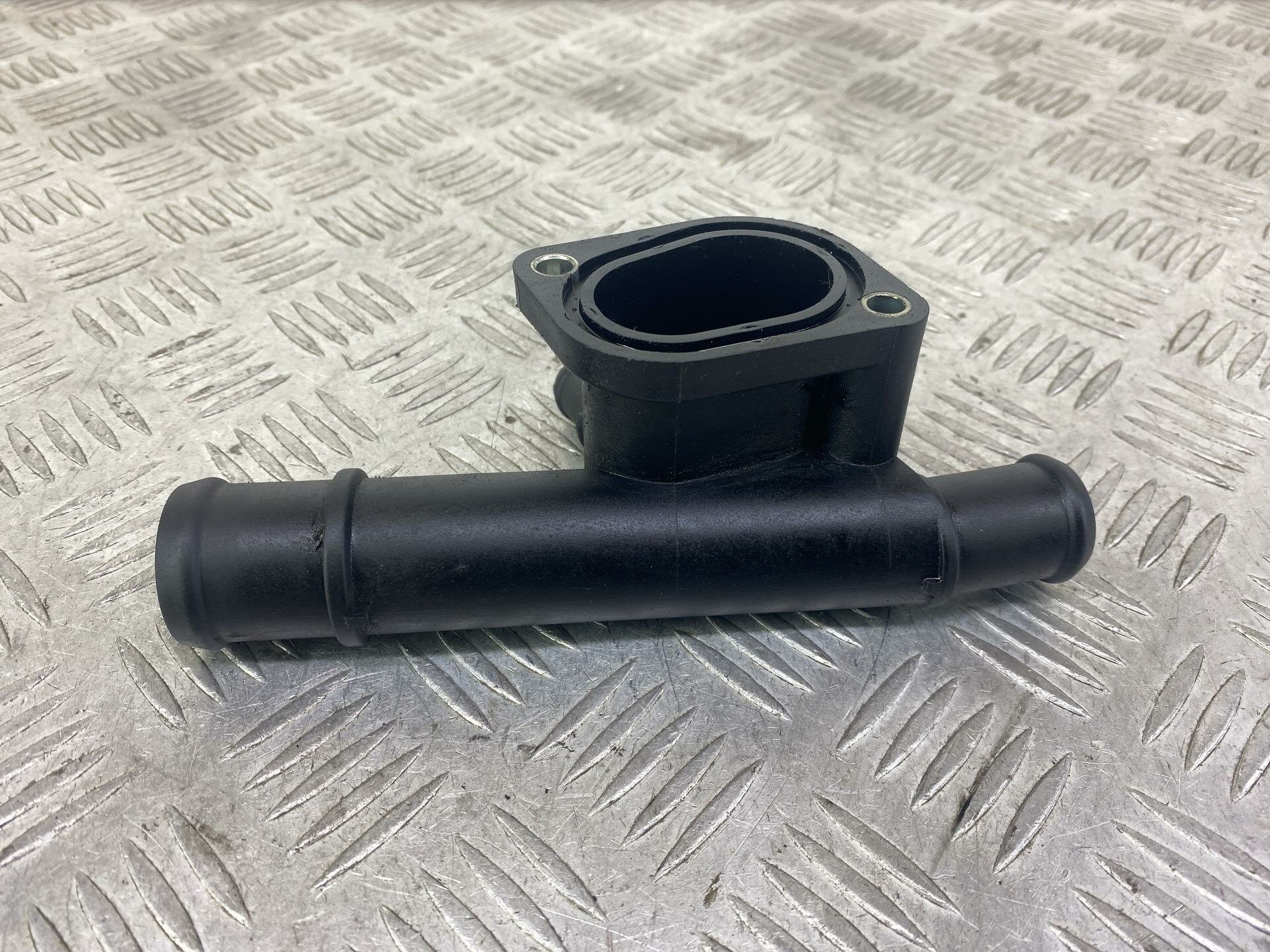 Фланец (тройник) системы охлаждения Volkswagen Lupo (1998 - 2005) 001210057