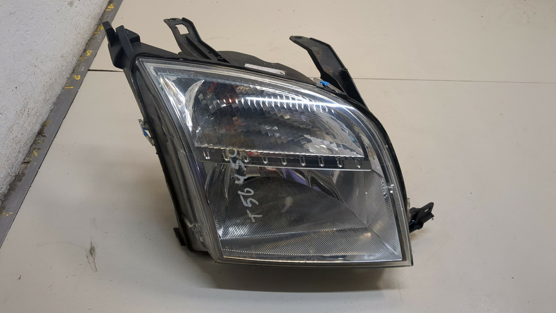 Фара (передняя) правая Ford Fusion Б/У