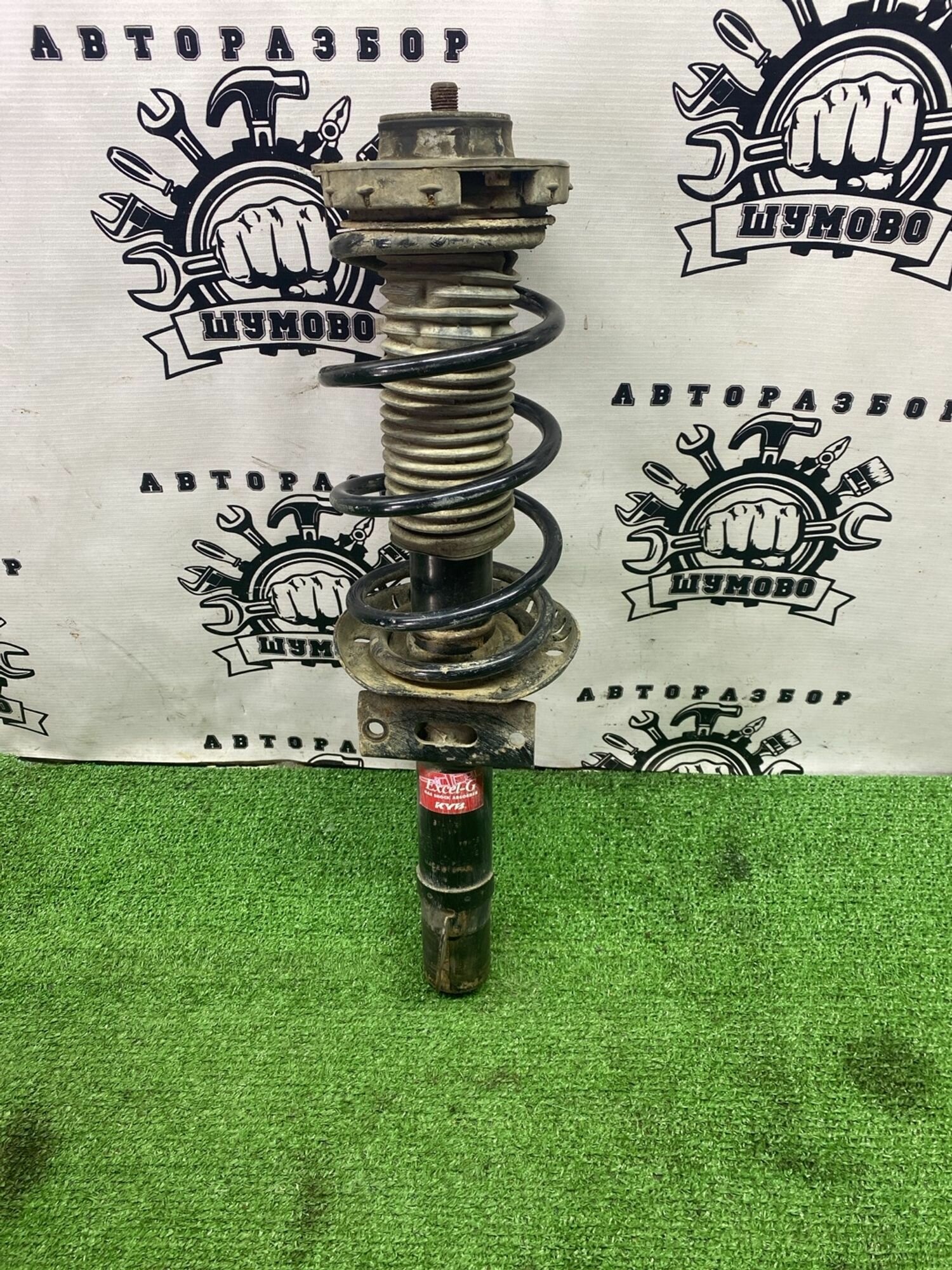 Стойка амортизатора передняя правая Skoda Fabia. с пробегом