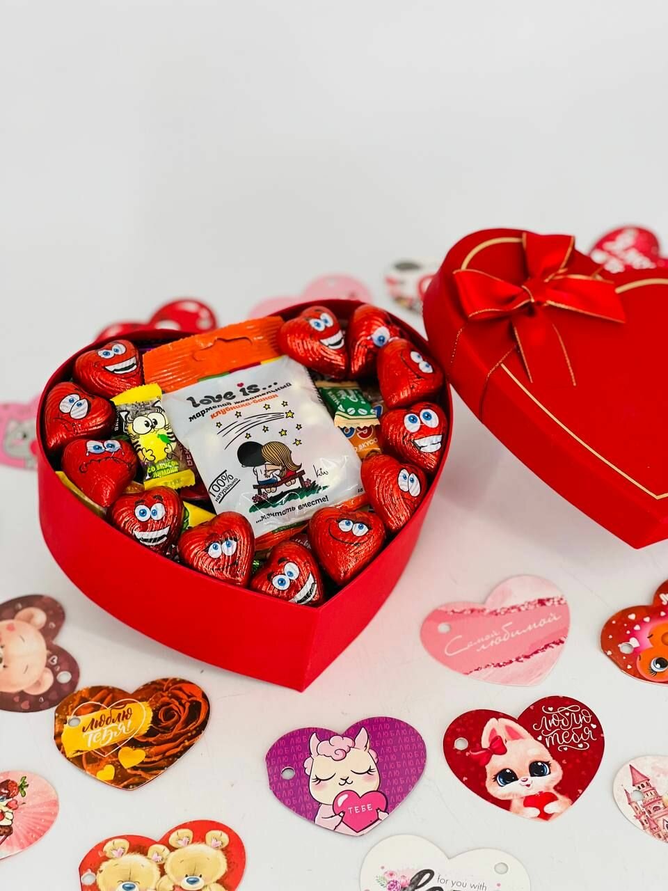 Сладкий бокс сердце. Валентинка тайная Love is,800 г.
