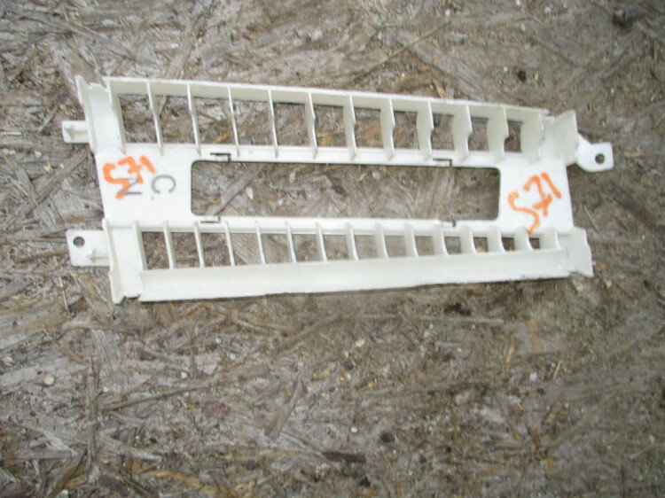 Решетка облицовки стойки средней левой верхней внутренняя H6445920200 Ниссан Мурано Z50