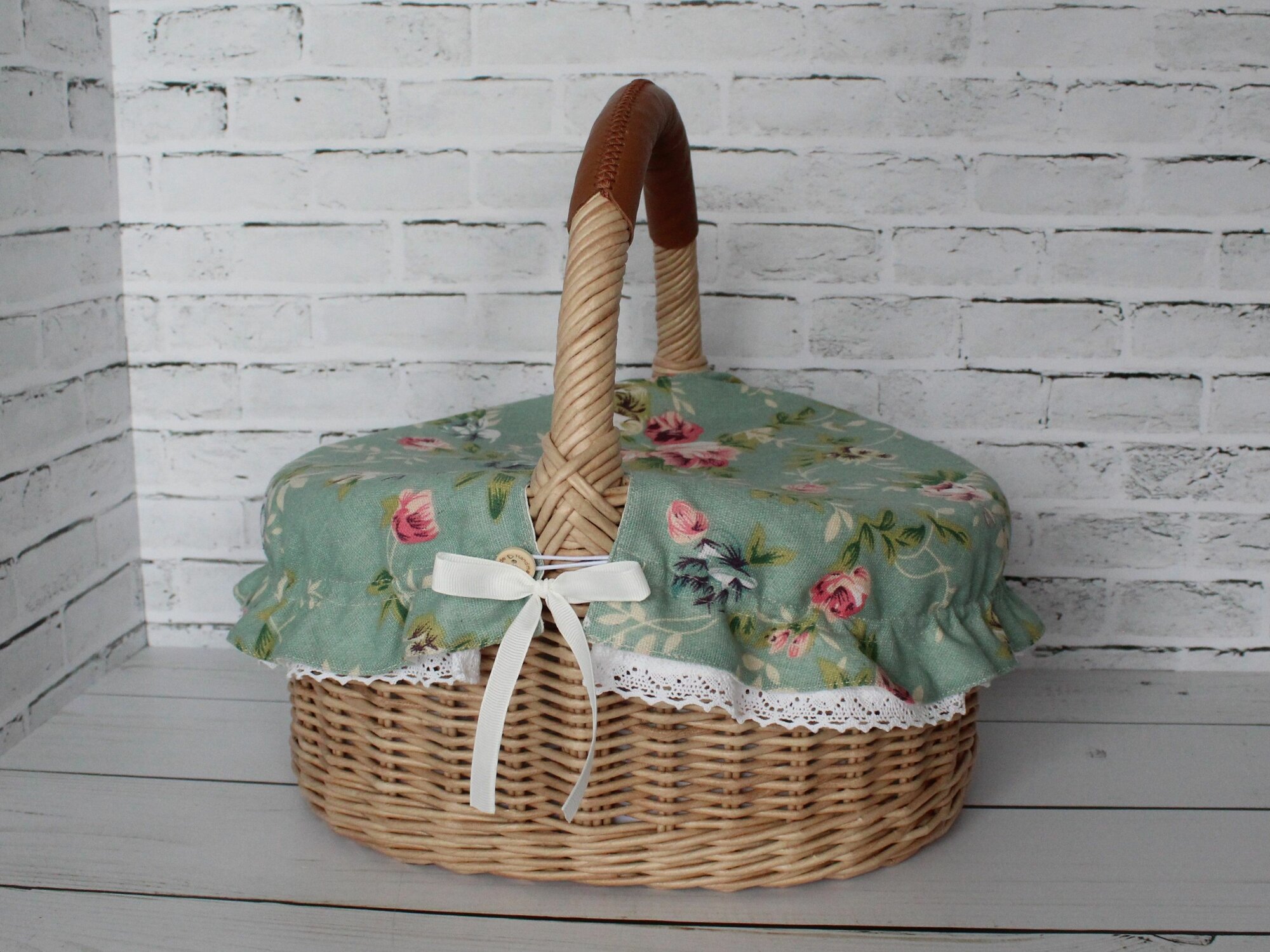 Пасхальная плетёная корзина 32х23х30 см со съёмным чехлом. Корзина для пикника.