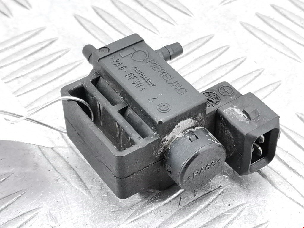 Клапан воздушный Audi A4 B5 037906283A арт. 1886894