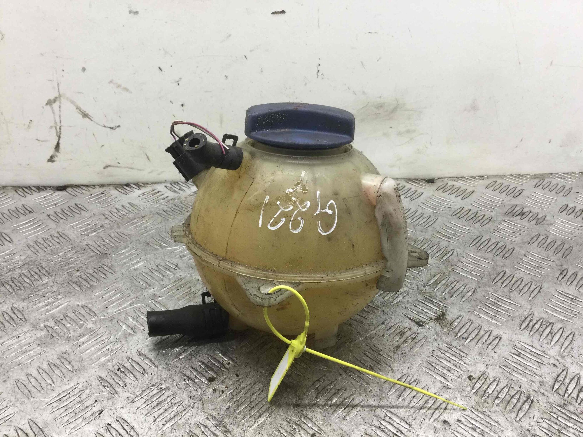 Б/У Бачок расширительный Audi A3 8L (1996-2000) 2000 г.