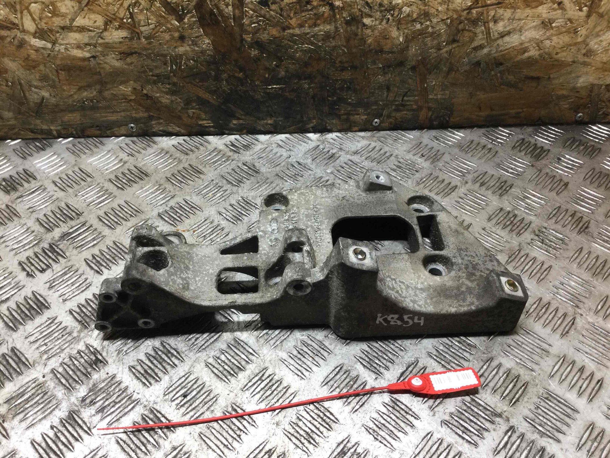 Б/У Кронштейн генератора Audi A3 8P (2003-2005) 2004 г.