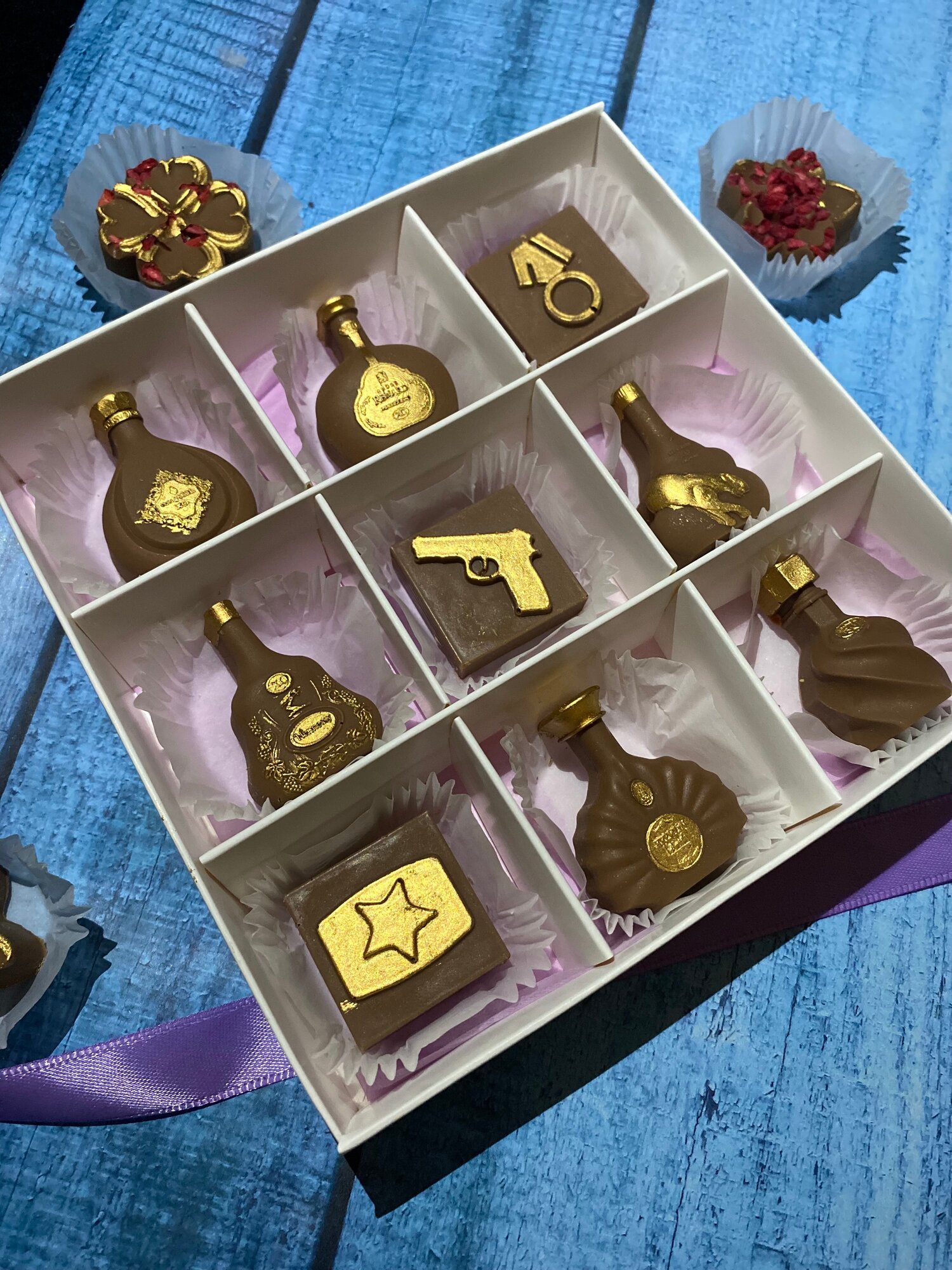 Набор "Остается только подарить" молочный шоколад, фигурные конфеты, подарочный набор, 9шт