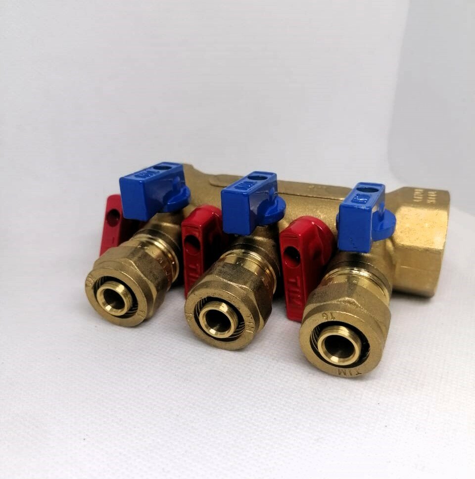 Коллектор с шаровыми кранами 1х16(2.0) на 3 выхода (200-1(3)-16) TIM