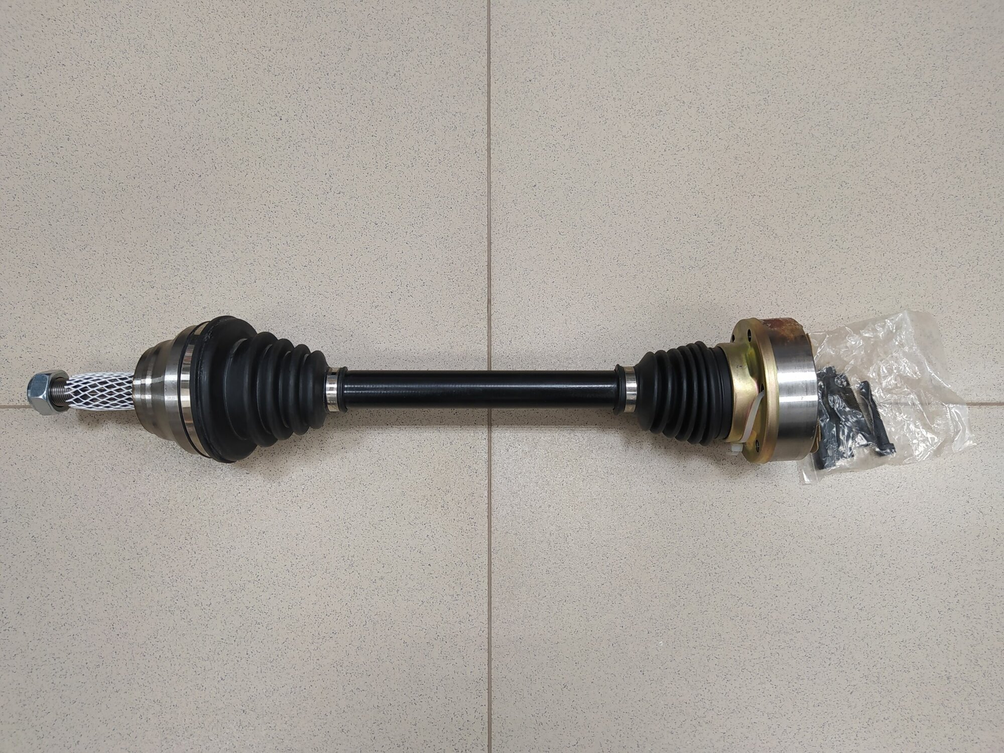 Привод левый Chery Amulet [1.5 16V 5MT лифтбэк] A112203010AE