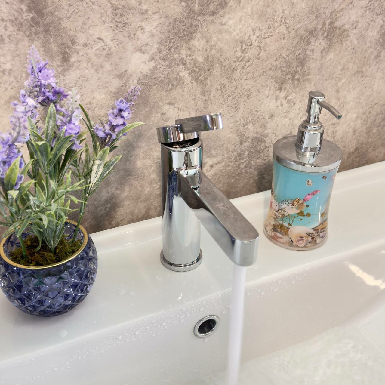 Смеситель для умывальника и раковины из латуни Vieir V083512 хром