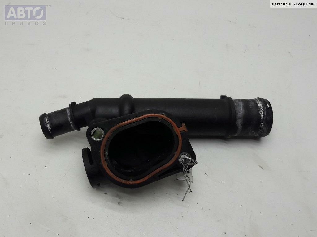 Фланец (тройник) системы охлаждения Volkswagen Golf-5