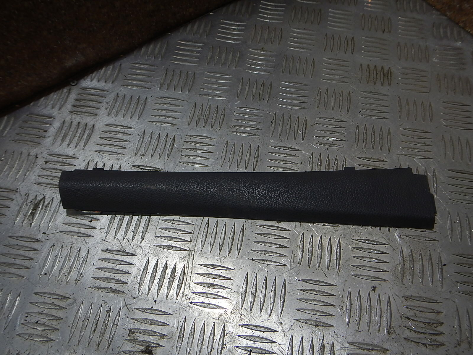 Б/У Накладка топеды левая, Volkswagen (Фольксваген)- Джетта VOLKSWAGEN JETTA (06-11) царапины 235350 VAG арт. 1K0868223