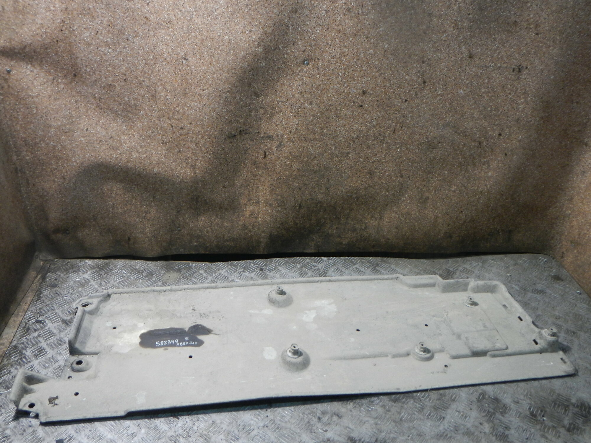 Б/У Защита, Toyota (Тойота)-AVENSIS III (09-) TOYOTA AVENSIS III (09-) Правая,днища антигравийная. Трещина. 582349 TOYOTA...