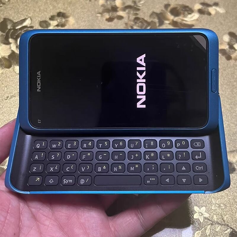 E7-00 Полная клавиатура с боковой сдвижной крышкой 3G мобильный телефон 4 дюйма сенсорный экран 8 МП пикселей