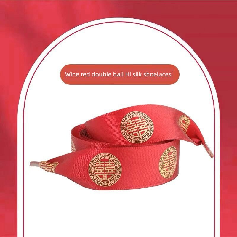 Новые декоративные элементы для свадебных туфель: красные шнурки, подвеска в виде свадебного героя, праздничная пряжка