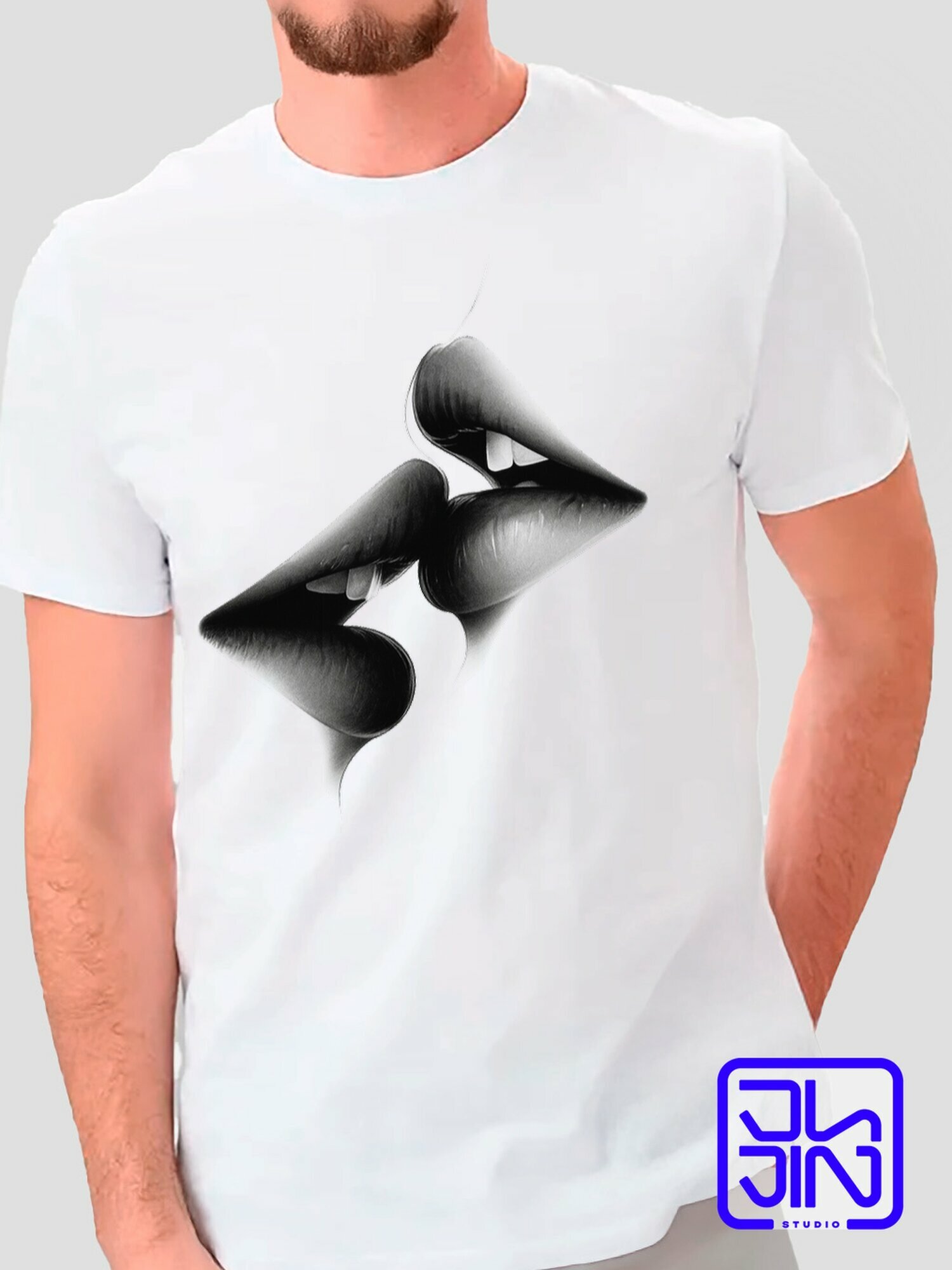 Футболка классическая мужская с авторским принтом Минималистичная черно-белая абстрактная композиция серо-черных губ и поцелуя, белый хлопковый трикотаж с прикольным рисунком на груди