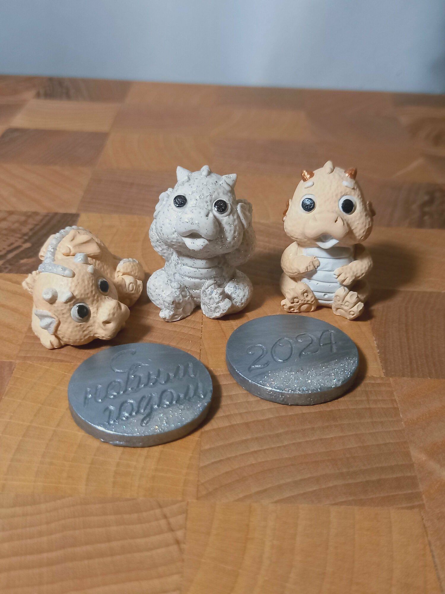 Фигура из гипса "Дракончики новогодние"