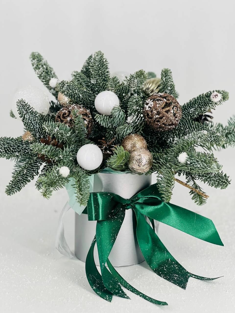 Композиция новогодняя из живой елки нобилис