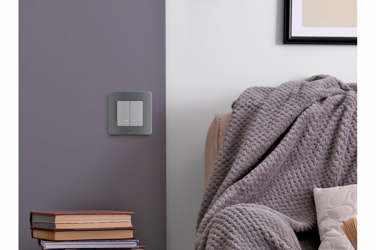 Рамка Legrand Inspiria одноместная универсальная дымчатый