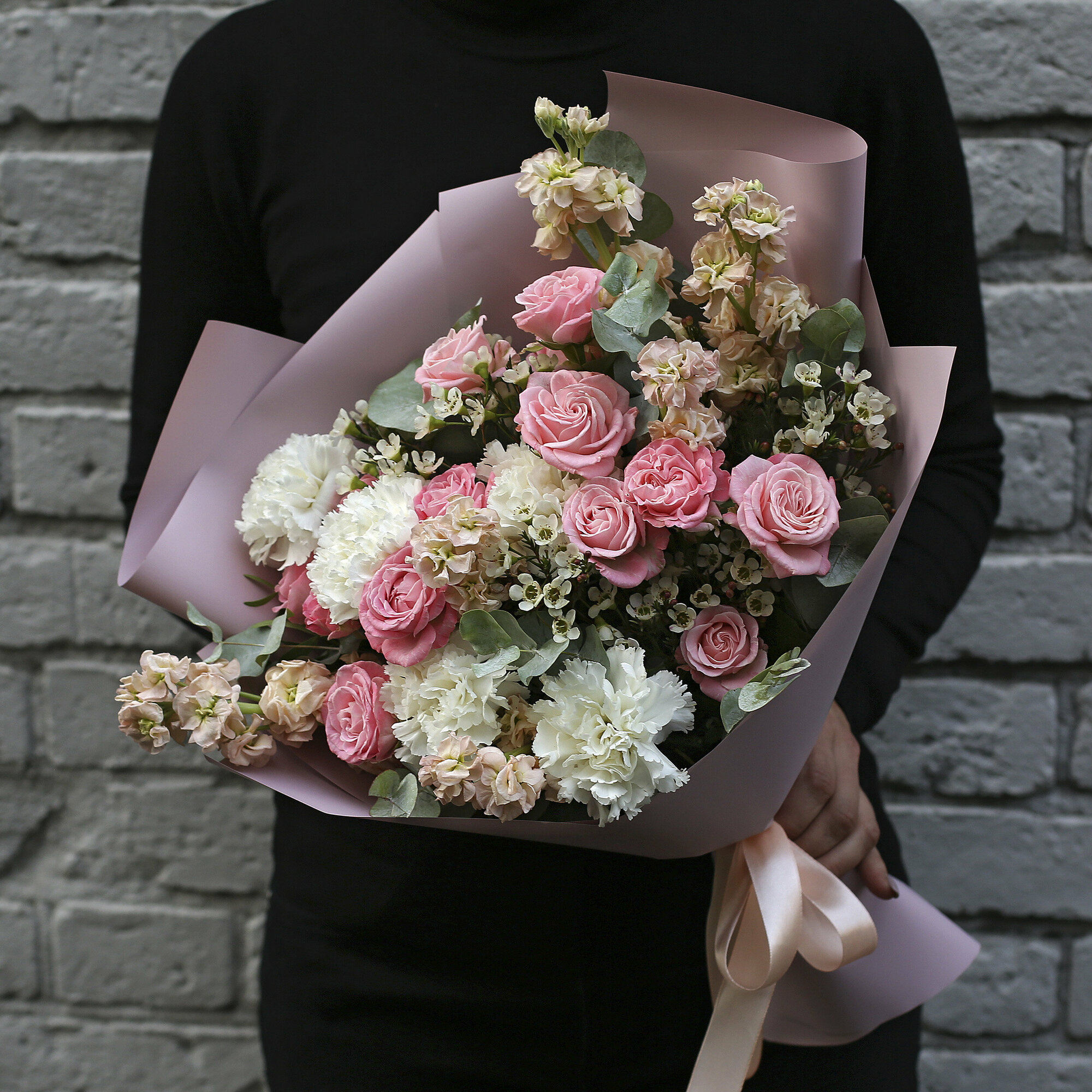 Букет из маттиолы и гвоздики «Карамелька»