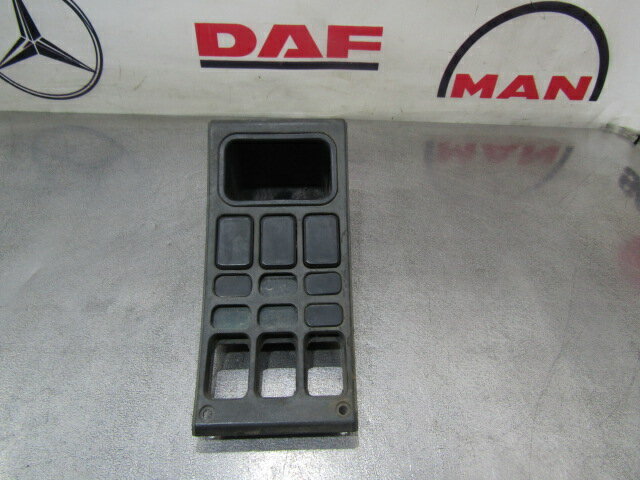 Панель выключателей Scania P, G, R, есть скол