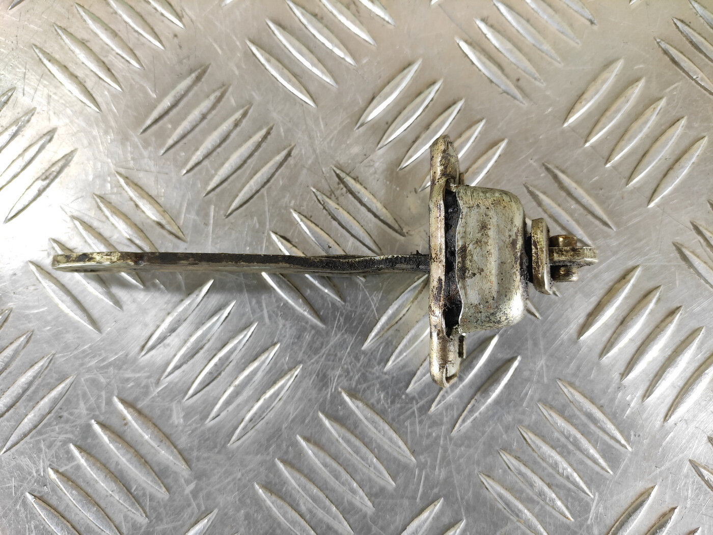 Ограничитель двери задний OPEL Omega B 90493033