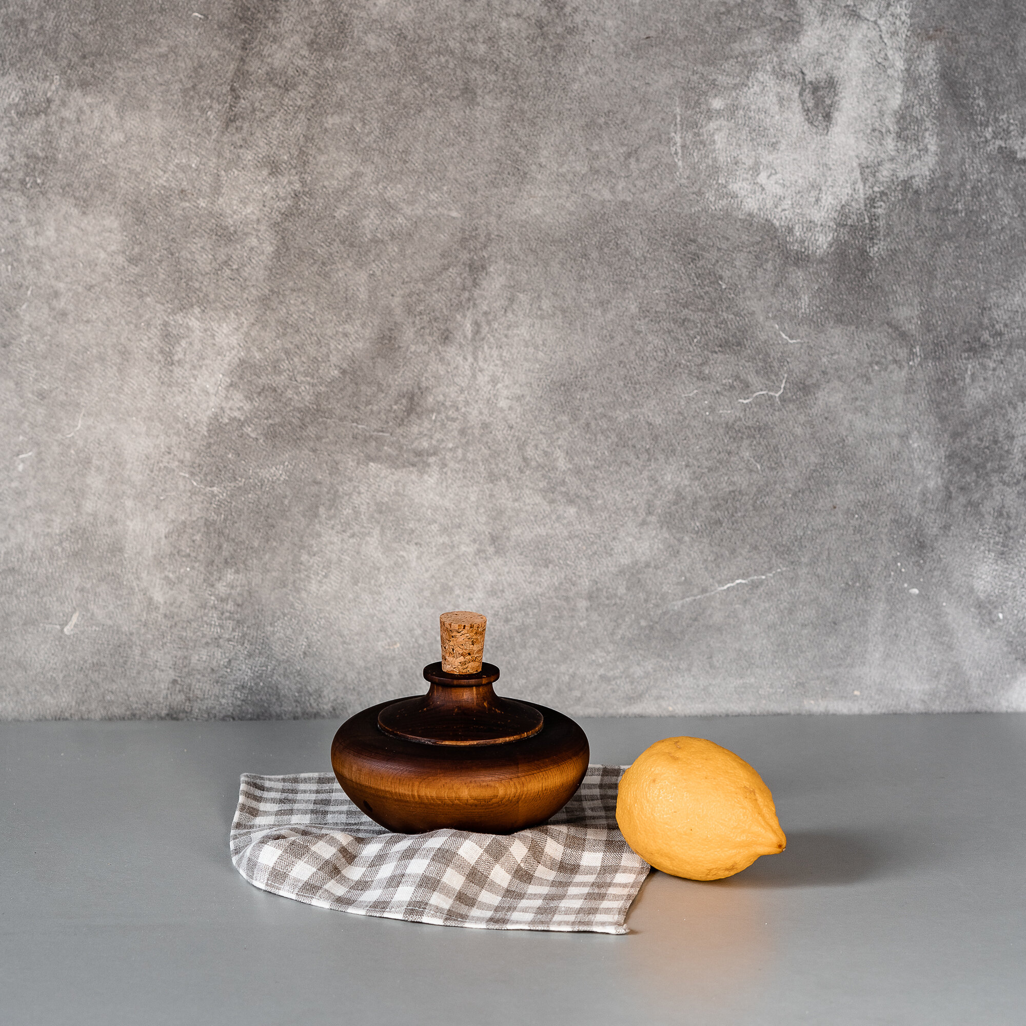 Деревянный сосуд (графин) для жидкости из сибирского кедра GR4