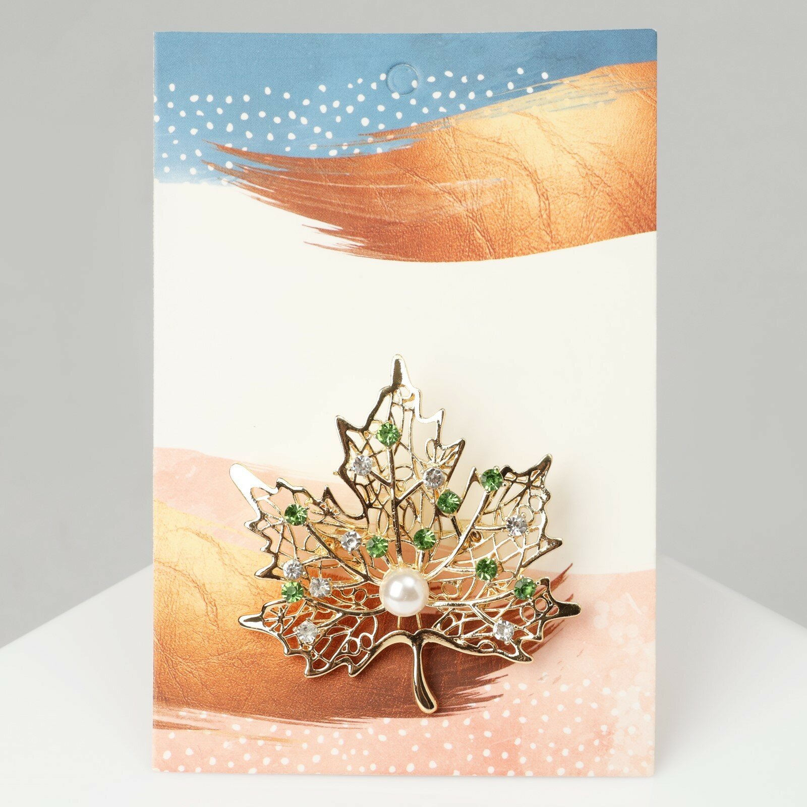 Брошь, пластик, стразы