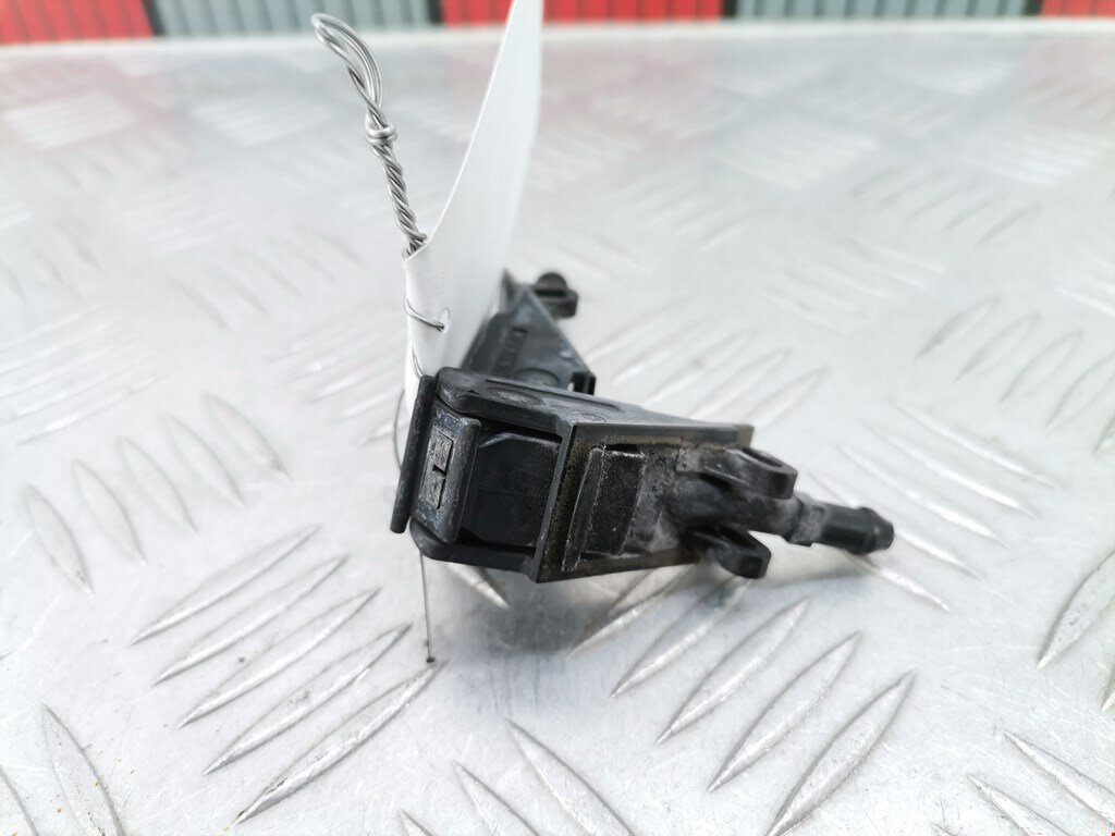 Форсунка омывателя лобового стекла Volkswagen Polo 3 6E0955985A арт. 2051667