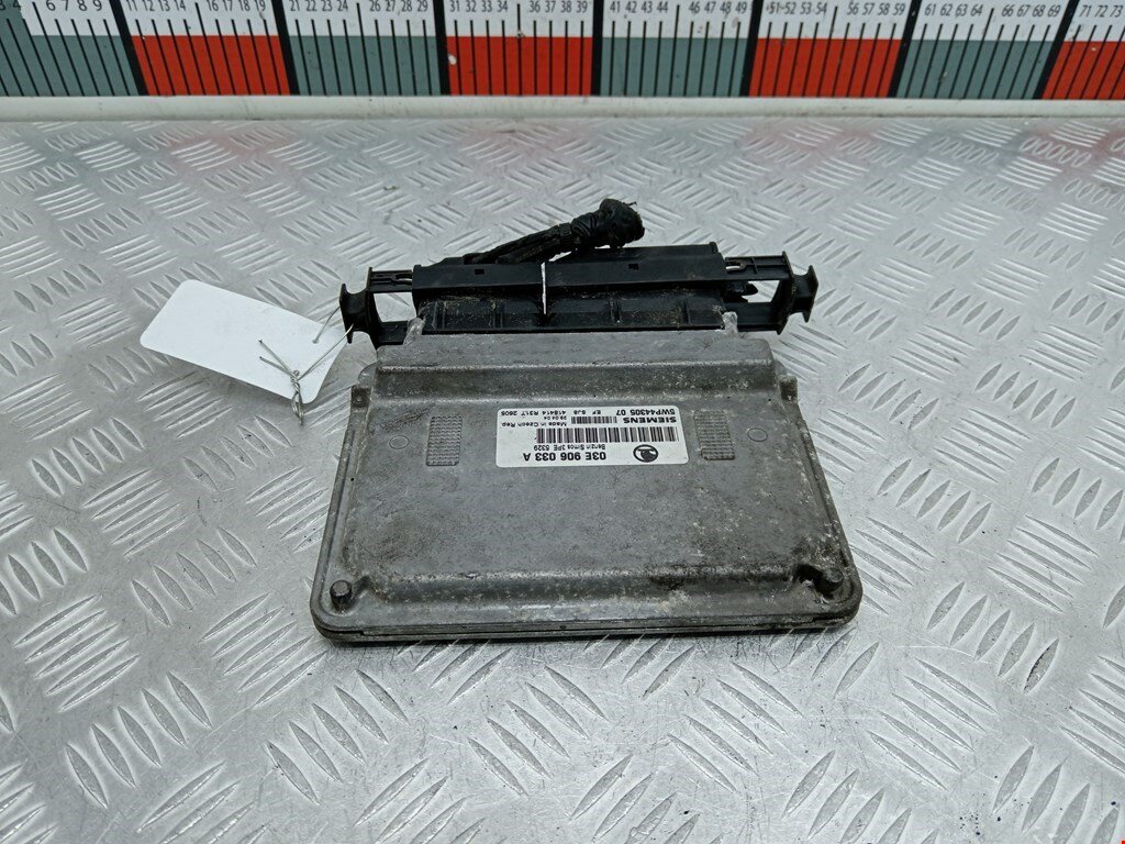 Блок управления двигателем Skoda Fabia 1 03E906033A арт. 2052347