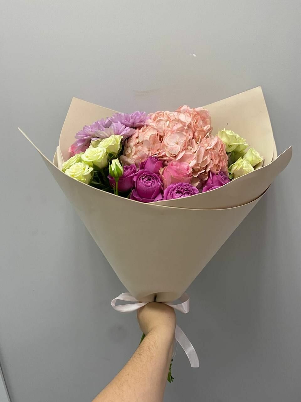 Букет Well-Flowers "Моя Душа", гортензии, розы, хризантемы, 9 цветов, круглый, букет свежих цветов — фото 1