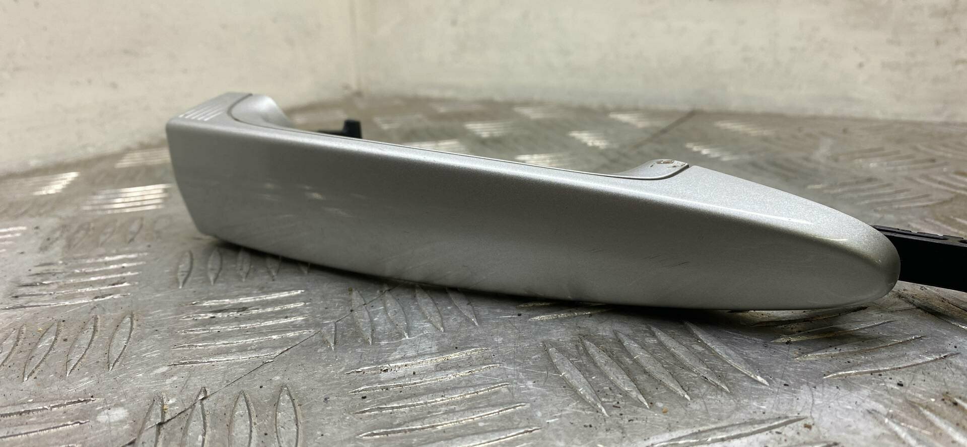 Ручка наружная передняя правая для BMW 3 E90/E91/E92/E93 OEM 7138248