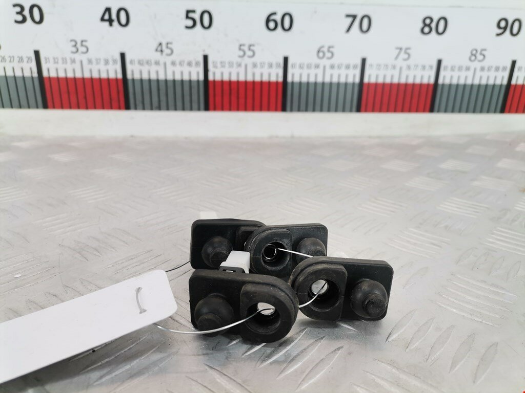 Выключатель концевой (концевик) Hyundai Solaris 2 (RC) 935602V000 арт. 1443381